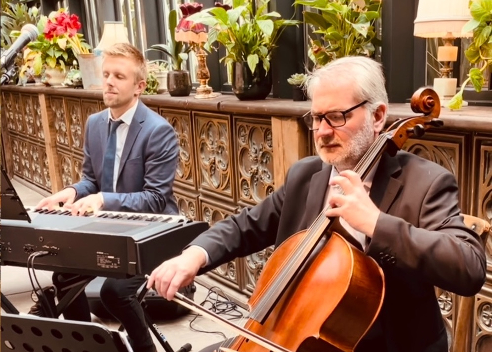 Piano/Cello Duo – Mark Thompson